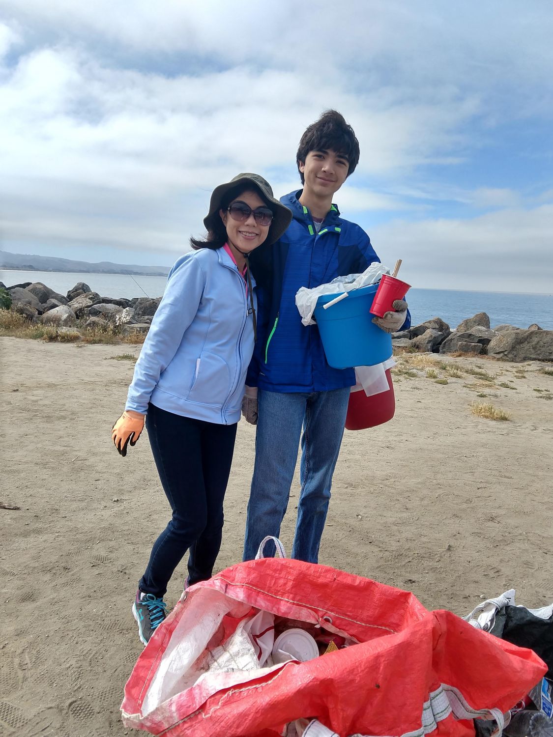 volunteers-beach-cleanups - Pacific Beach Coalition